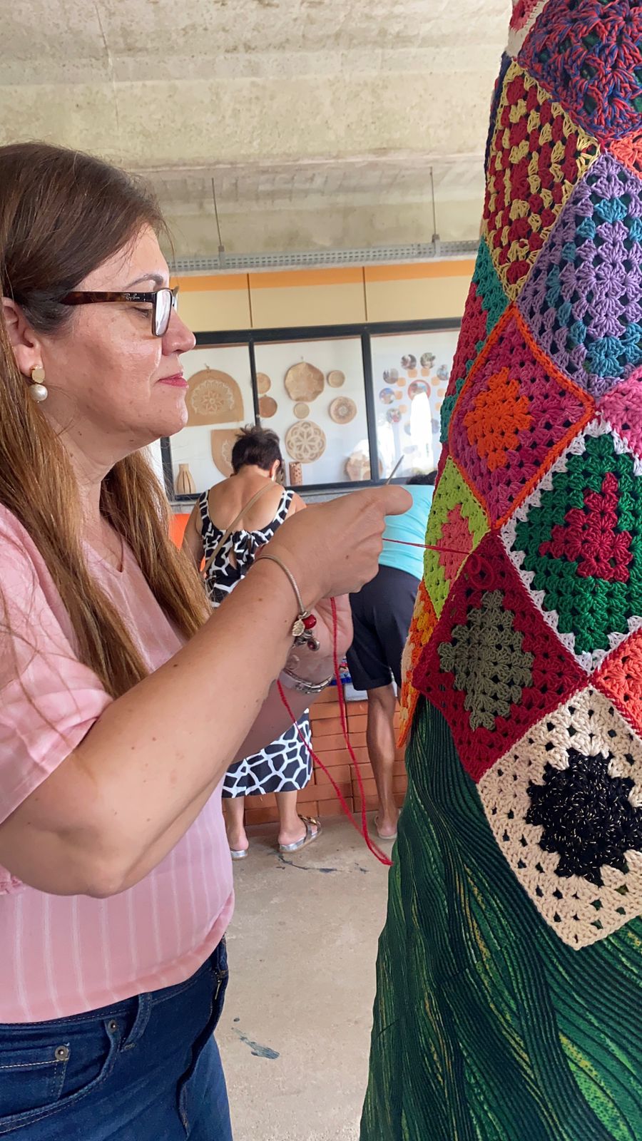 Equipe da ITEP presenteia a UENF com árvore de Natal feita de crochê, tricô e bordados ...